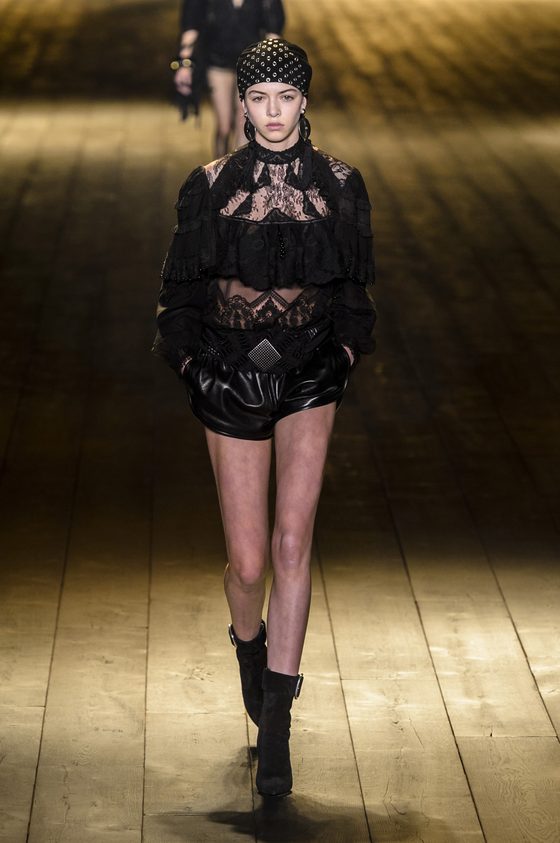 Défilé Saint Laurent Prêt à Porter Automne Hiver 2018 2019 Paris Elle